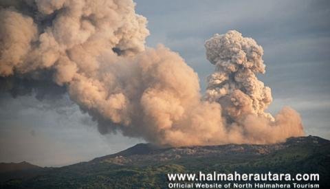 Dukono Volcano on Going Eruption - Indonesia Adventure Travel ...