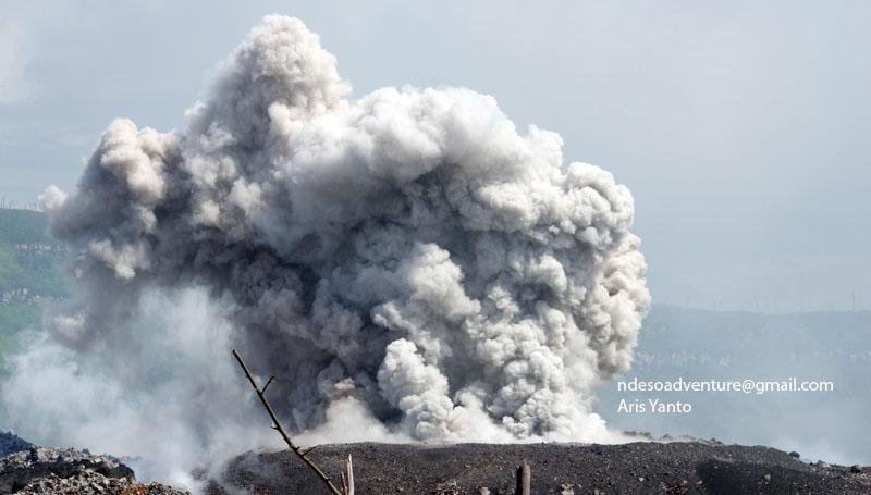Gunung ibu (ibu Volcano ) on October 2013, Lava Dome still continuesly ...